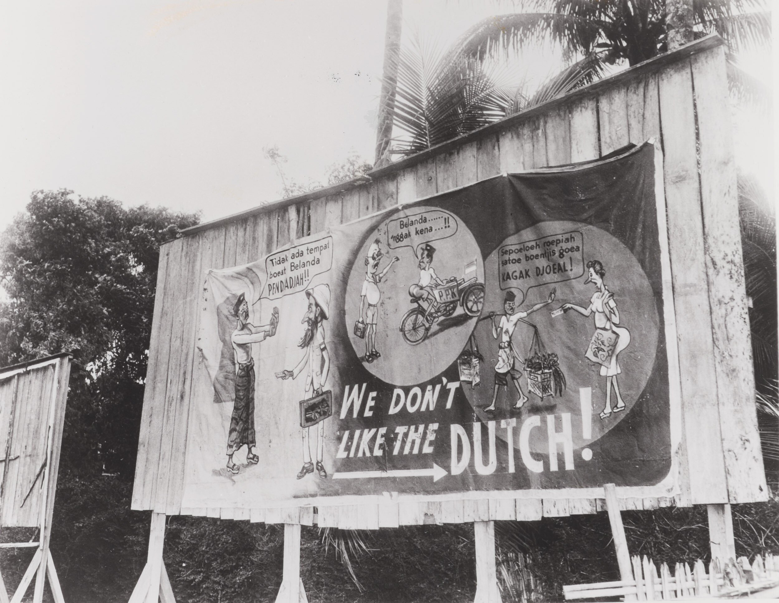 The end of WWII. Liberation of Borneo by Australian troops. - Dutch ...